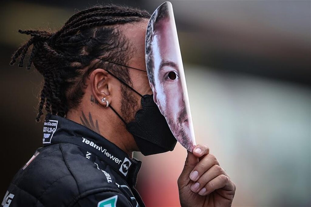 Lewis Hamilton opens up on new Mercedes contract