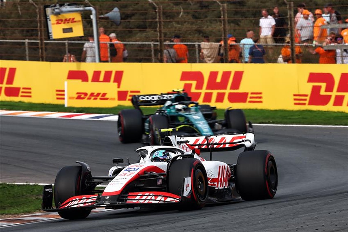 Photograph sparks claim Mick Schumacher will replace Sergio Perez